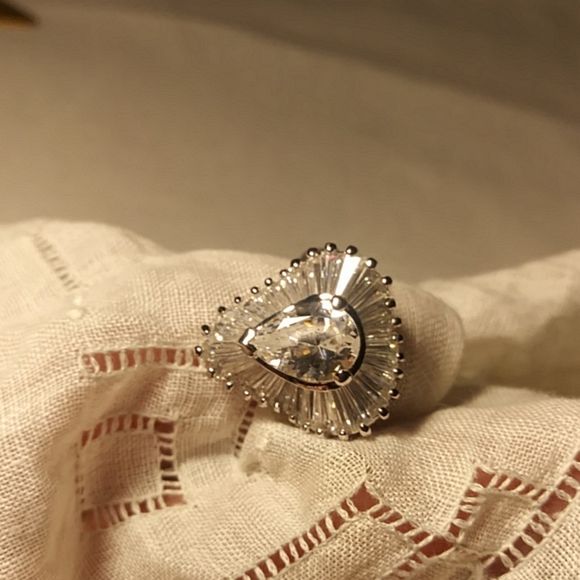 Avon Vtg Elizabeth Taylor Ring | Jewelry | Avon Vintage Elizabeth ...